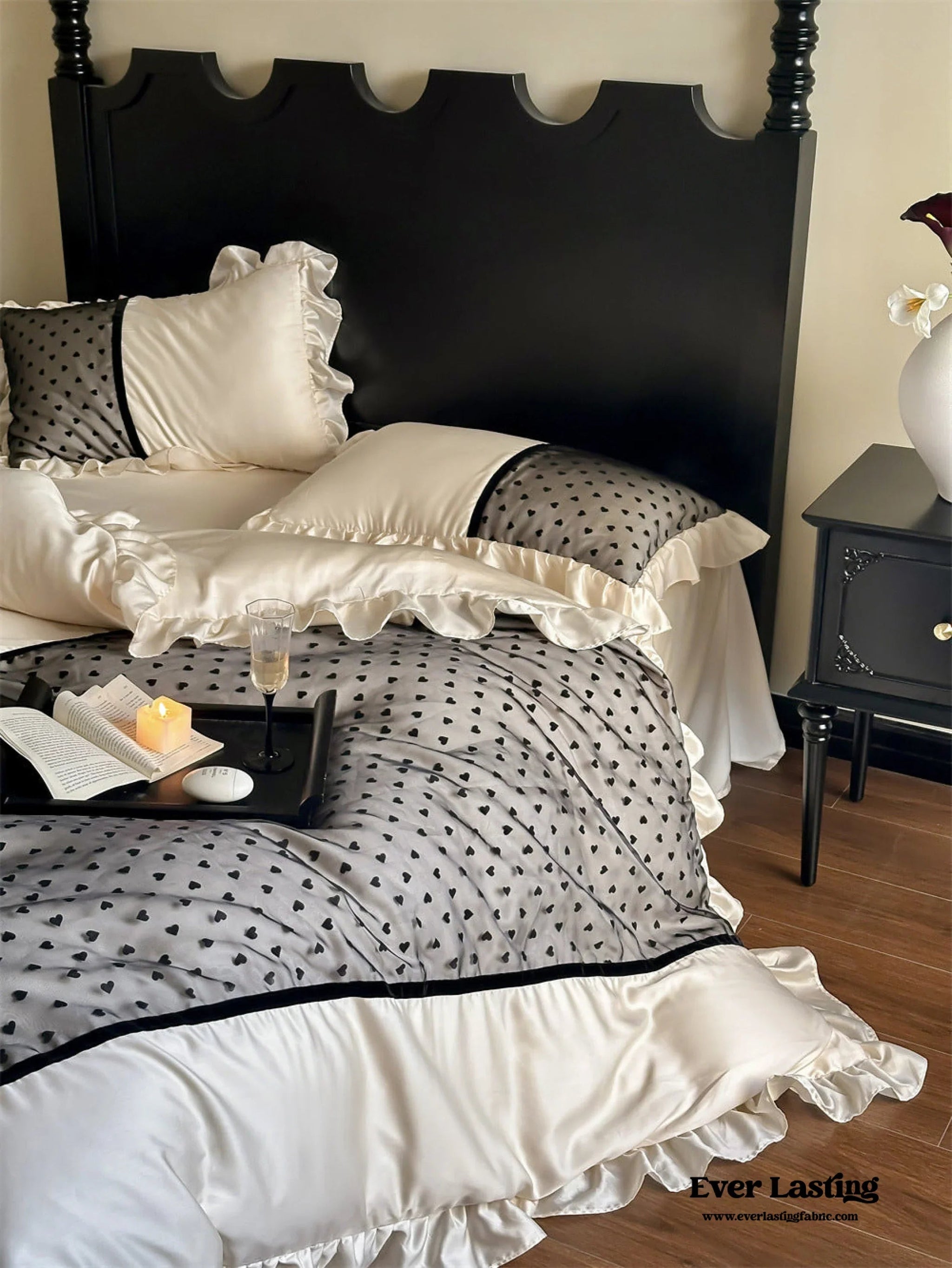 6 Vintage Cottagecore Bedroom Looks Trending This Summer