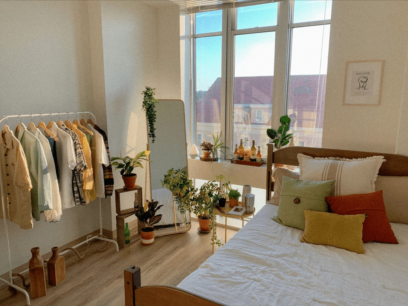 The Ultimate Dorm Room Essentials and Student Guide ♡: Creating a Comf